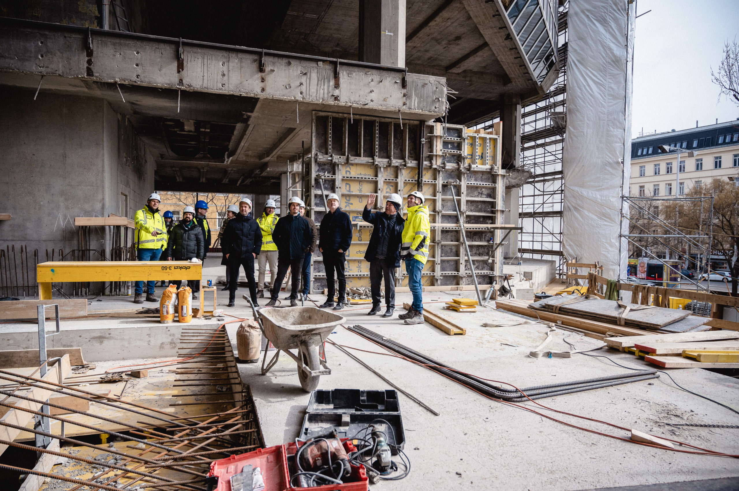 Baustellenbesuch AQ1 - Josef Weichenberger Architects